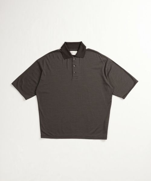 【MARKAWARE(マーカウェア)】 SHORT SLEEVE POLO -SUPER 160's WOOL WASHABLE KNIT-｜PARIGOT ONLINE（パリゴオンライン）